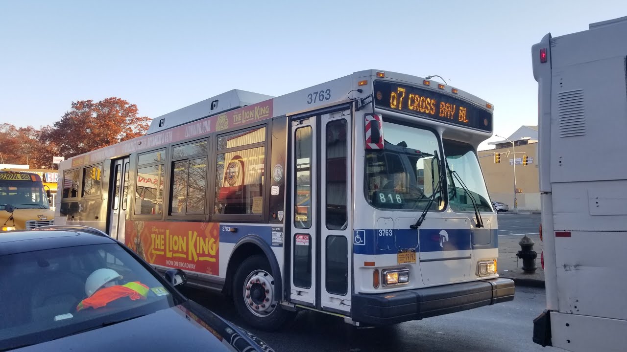 AM Rush: Two OG Q7 Buses Along 94 Street - YouTube