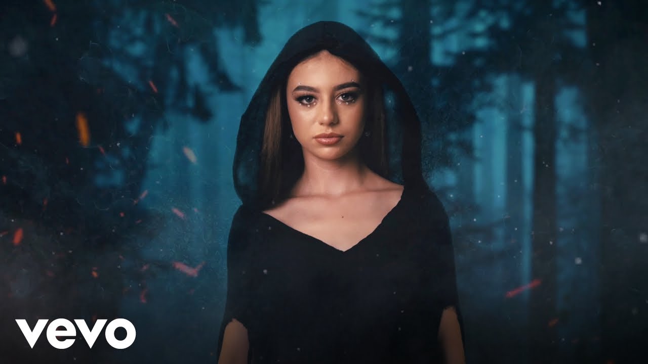 Sarah Patrizia - En Las Sombras (Official Video) ft. Henry G - YouTube