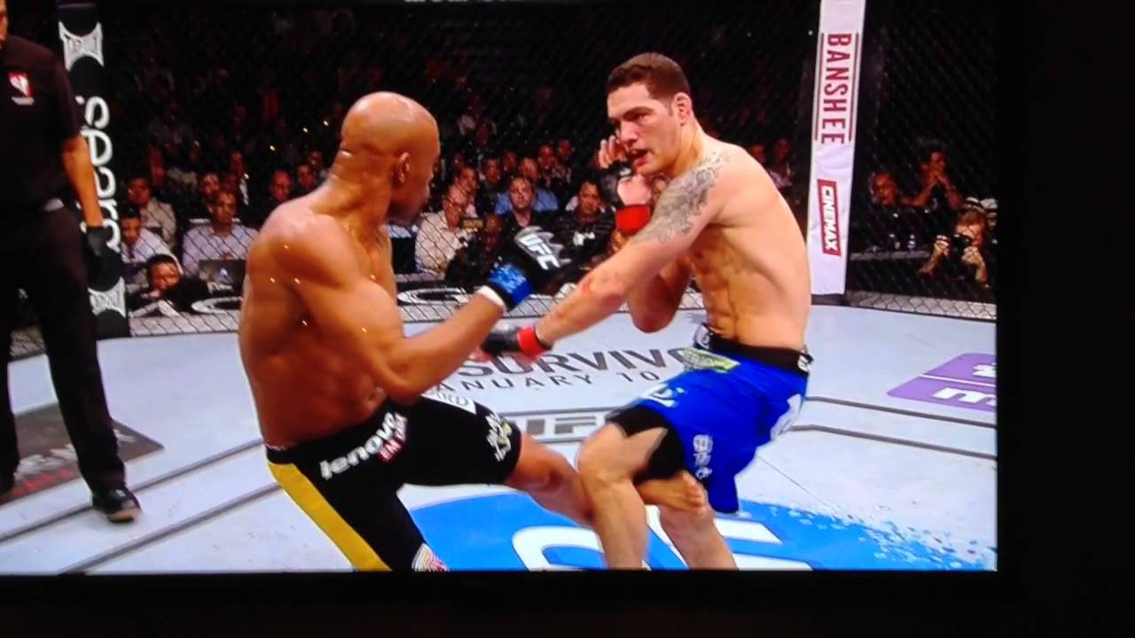 Anderson Silva breaks leg - YouTube