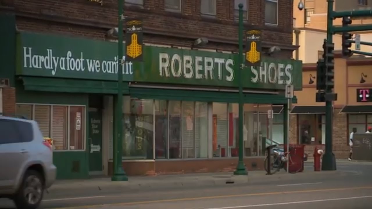 Roberts Shoe Store Closes after 77 Years (2014) - YouTube