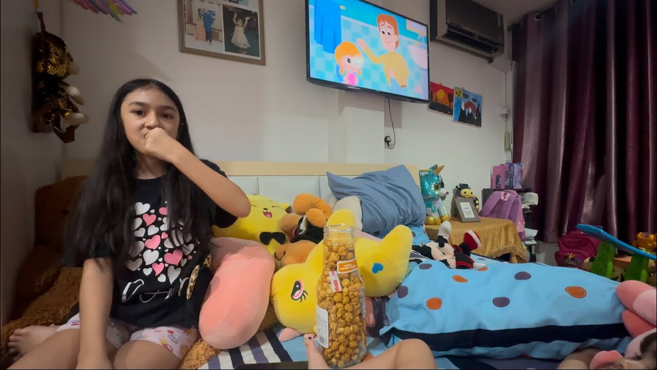 Surprising Zoe with her favorite popcorn 🍿 - YouTube