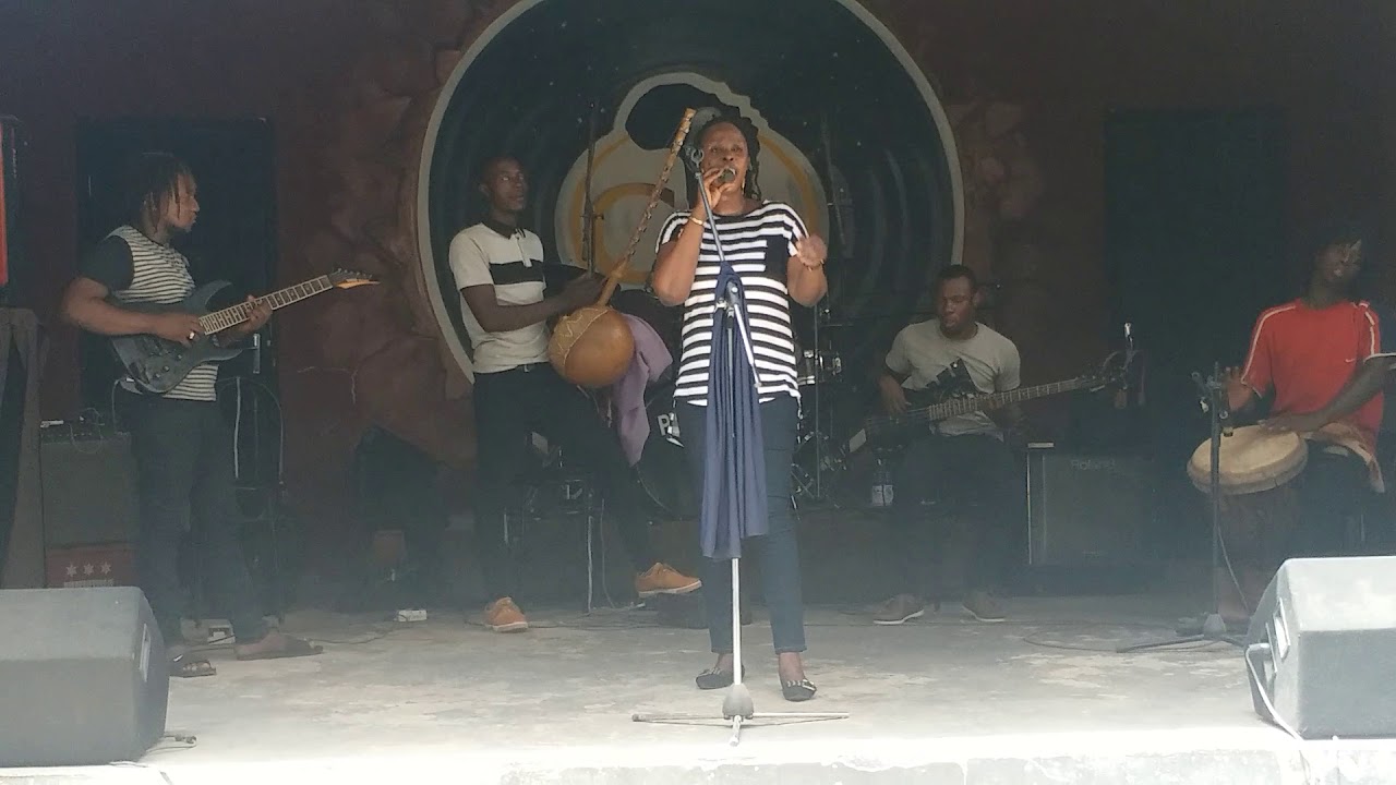 Nabintou Diakite en répétition - YouTube