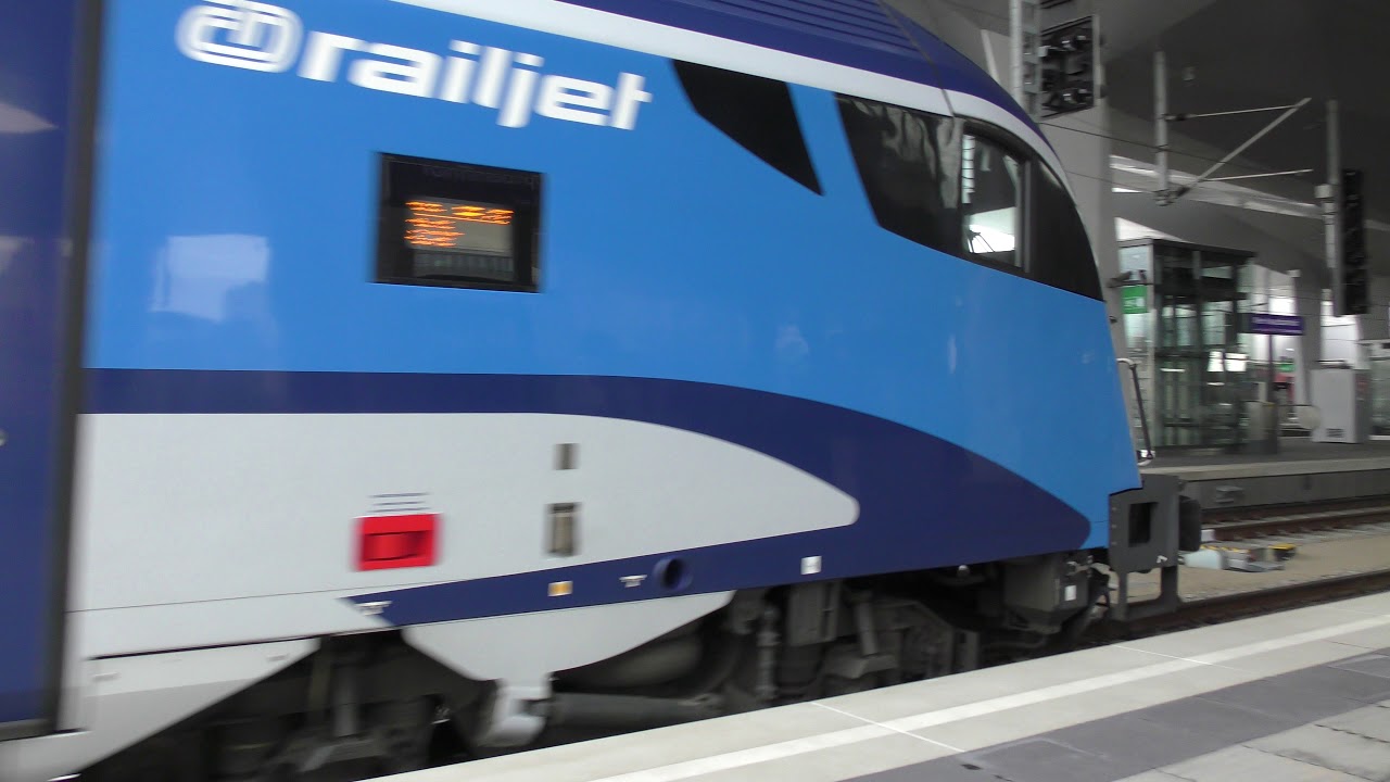 Vienna: Wien Hauptbahnhof: Ceske drahy RailJet departure..[26-04-2016 ...