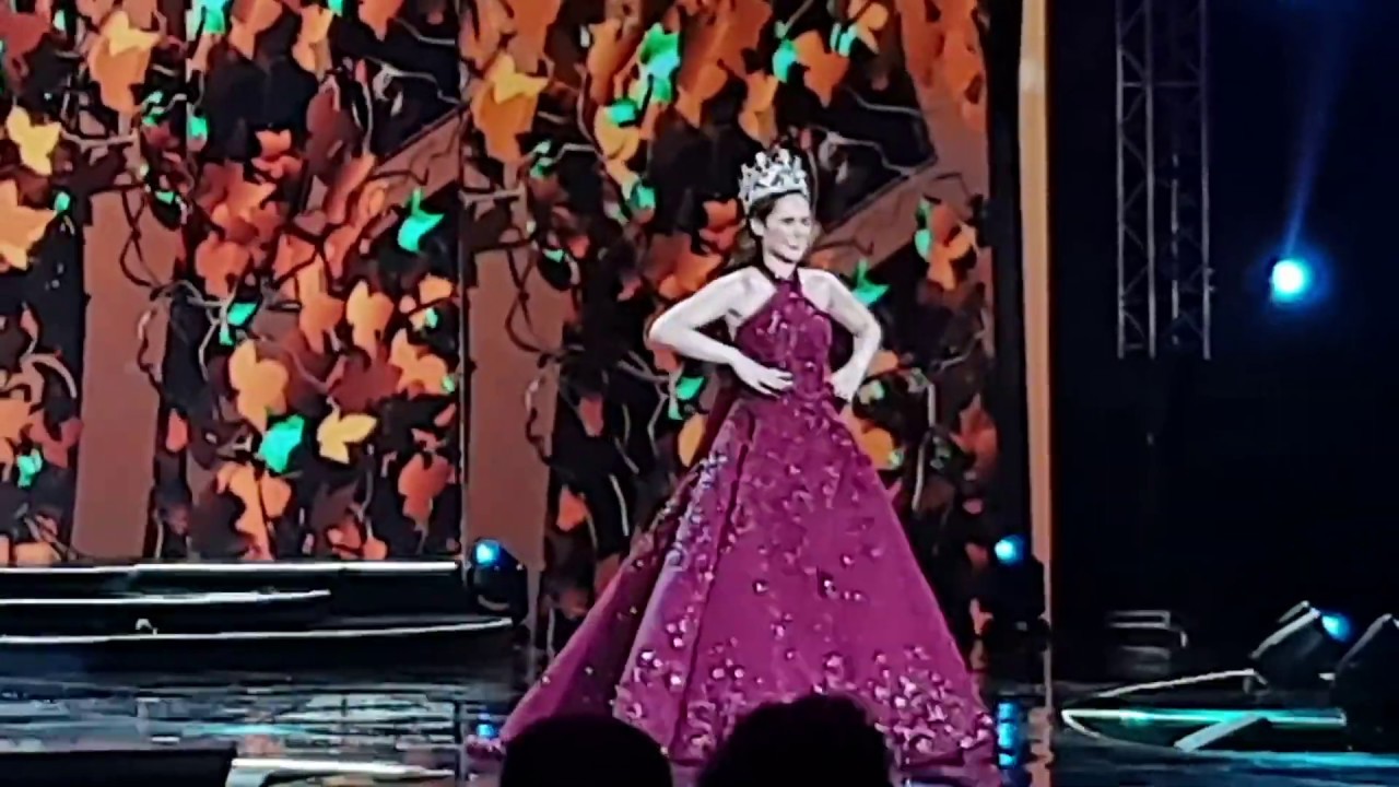 Alyssa Muhlach Alvarez FALLS during Miss World Philippines 2019 beauty ...