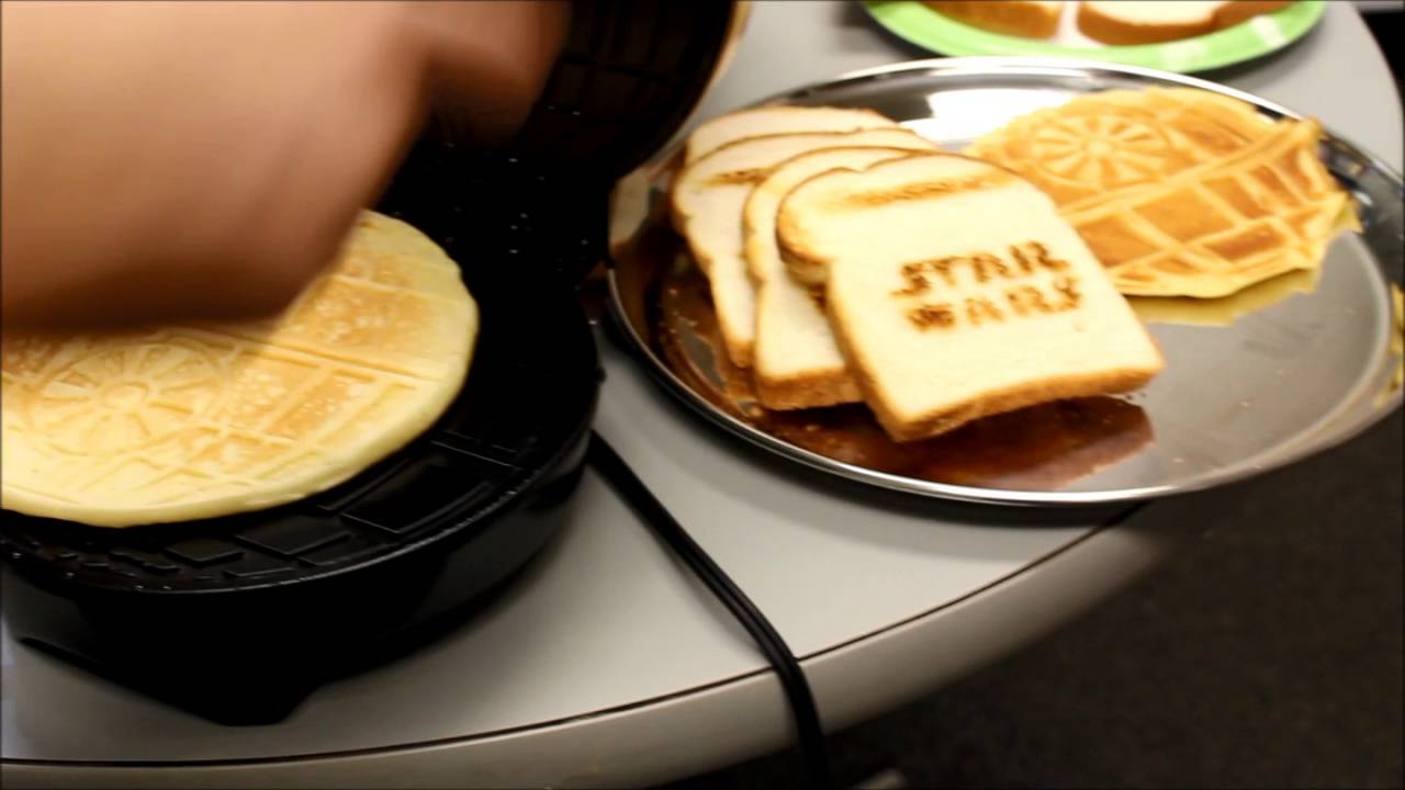 Star Wars Darth Vader Toaster & Death Star Waffle Maker Set - YouTube
