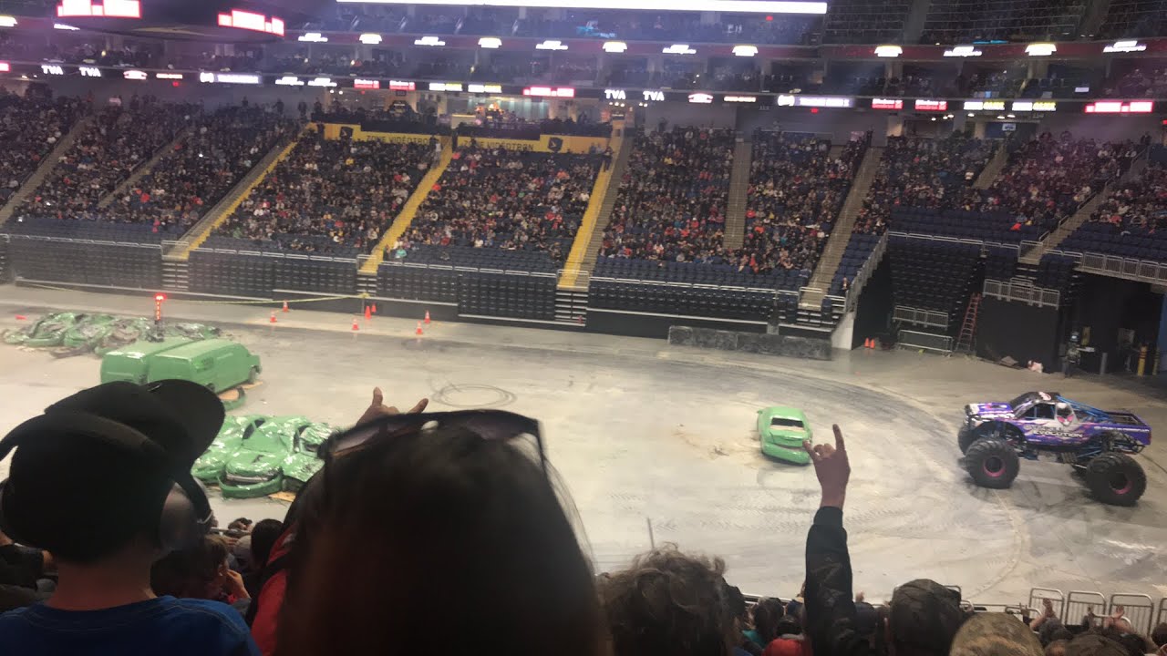 Monster Spectacular Vidéotron Center Quebec City - YouTube