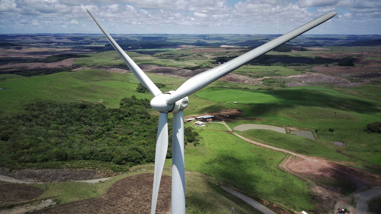 Drone Filma Elice eólica - YouTube