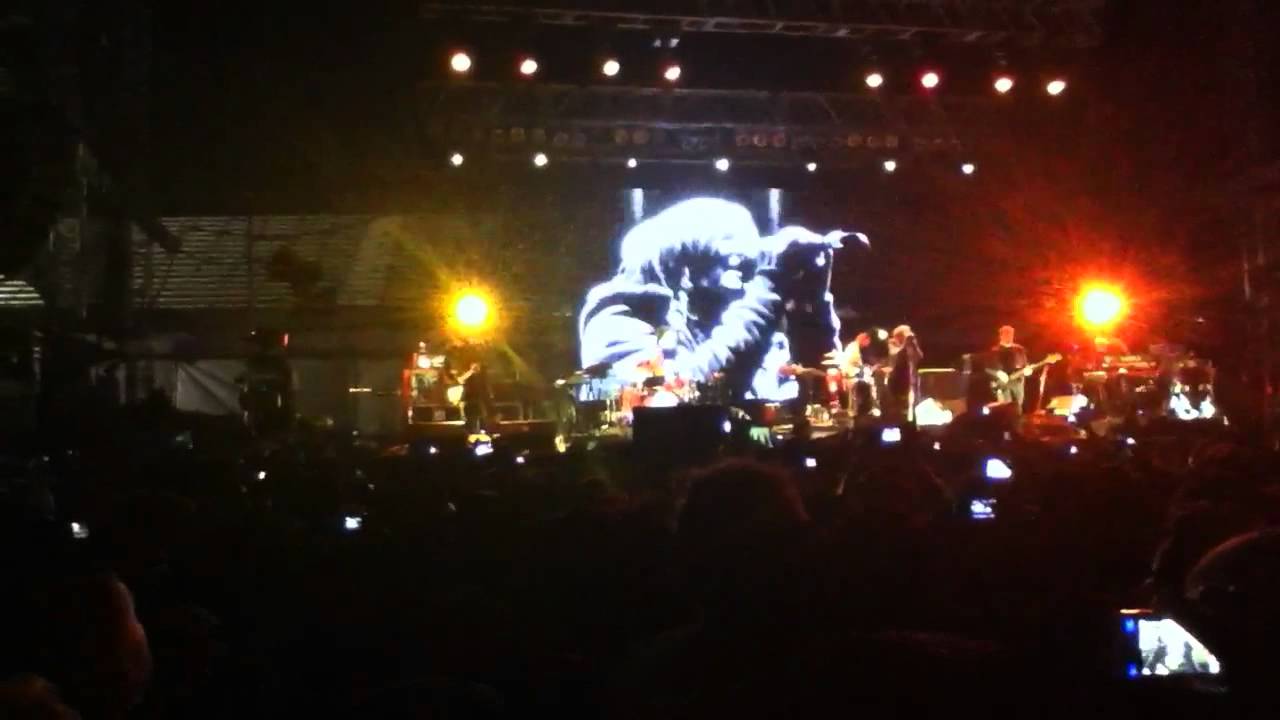 Over - Portishead - México Corona Capital - YouTube