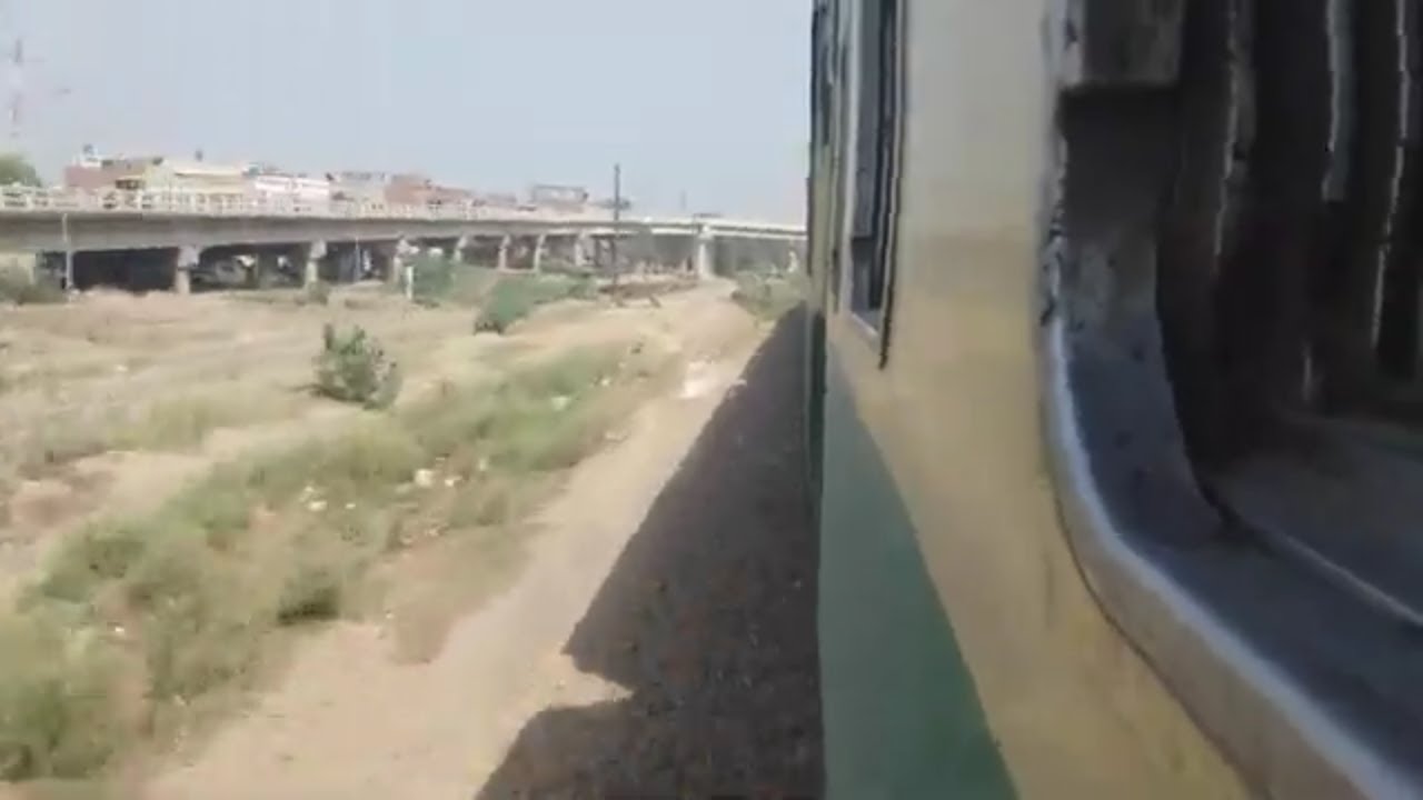 Pakistan Railways:5up Green Line crossing Pattoki - YouTube