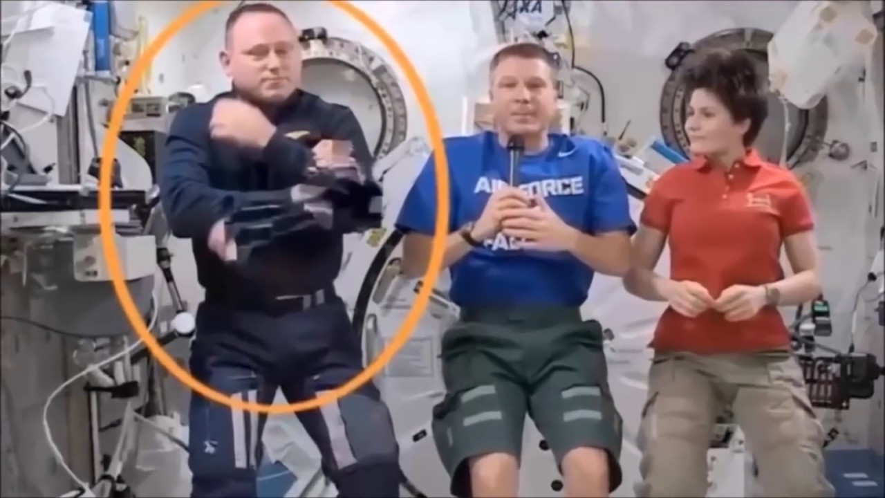 This is EXACTLY how NASA fakes everything [MIRROR] - YouTube