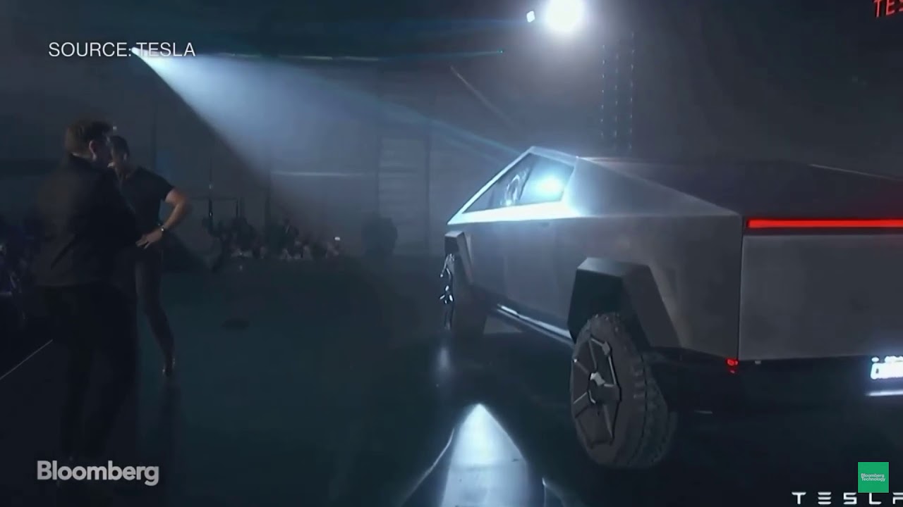 Watch the Tesla cybertrucks window get smashed - YouTube