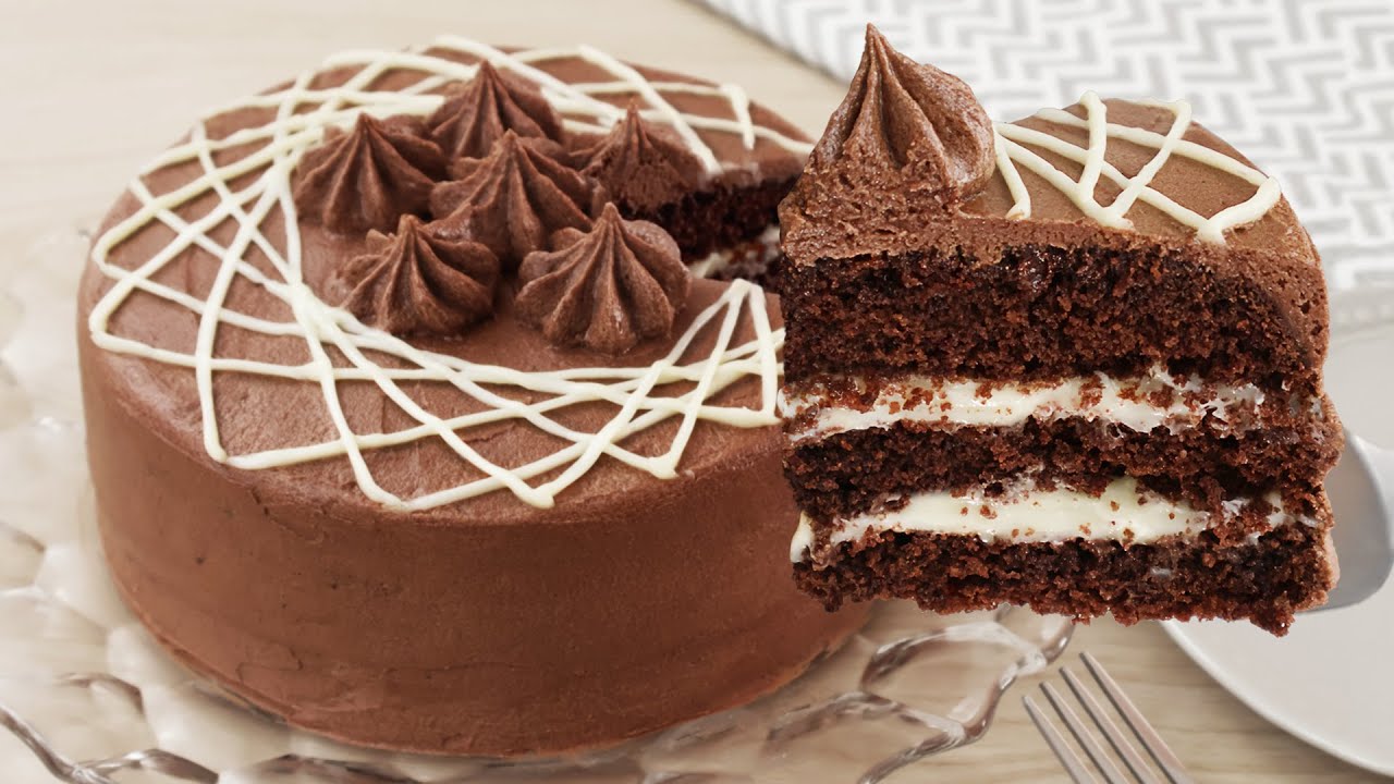 Impress everyone with this soft chocolate cake with a super creamy ...