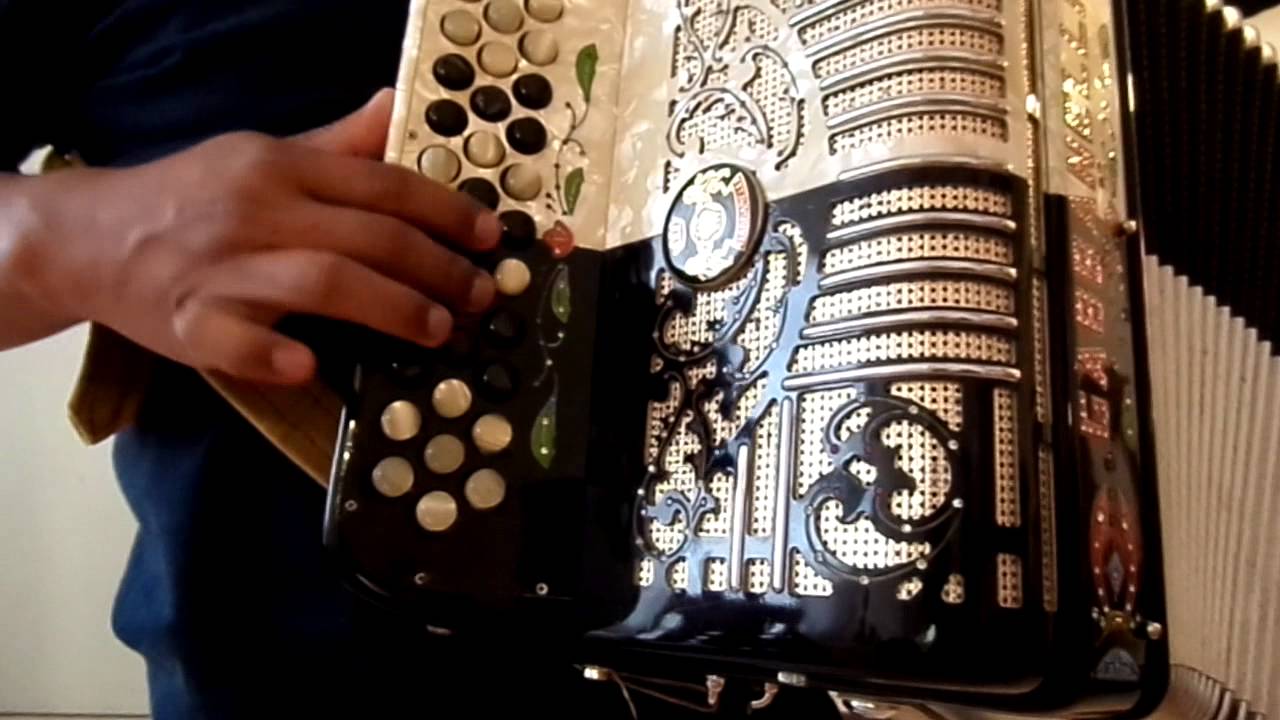 PASO A LA REINA / CARDENALES DE NUEVO LEÓN/ ACORDEÓN TONO DE FA - YouTube