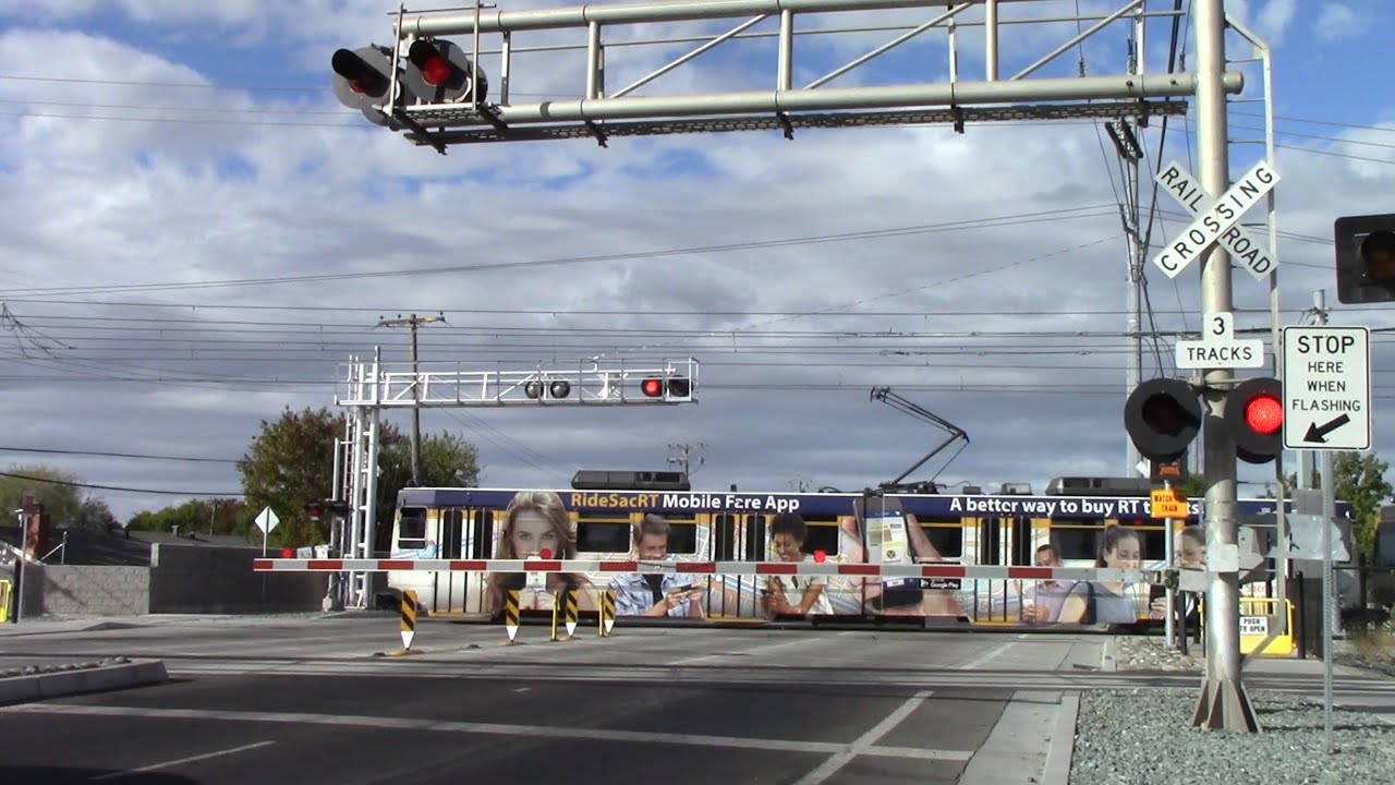 Meadowview Road Railroad Crossing, Sacramento Light Rail Blue Line ...
