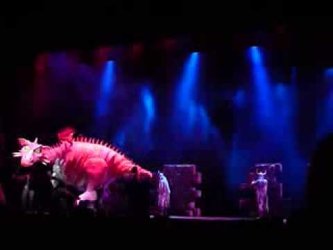 draak in shrek de musical - YouTube