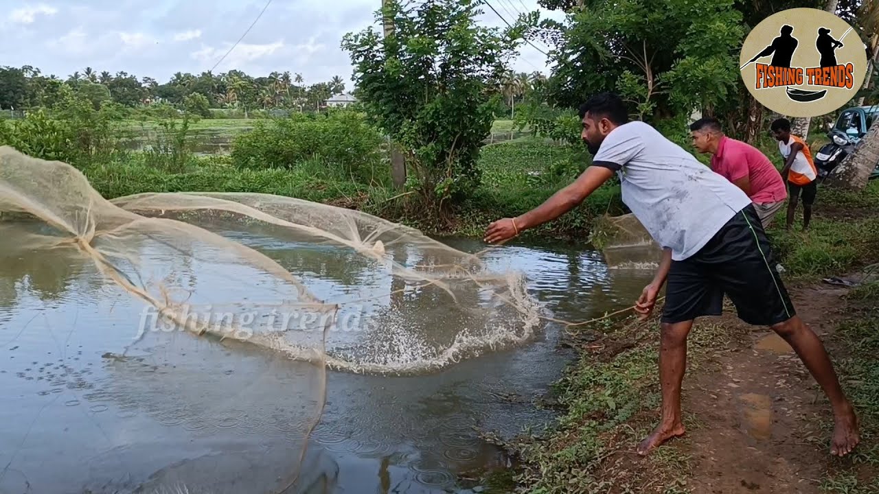 आसानी से फिशिंग जाल से | Traditional Net Casting | Village Cast Net ...