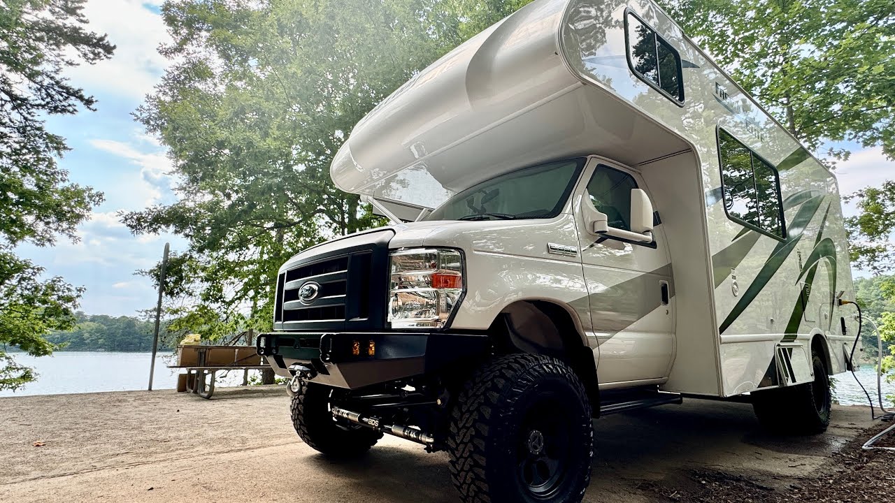 2021 Thor 22HE 4x4 Class C RV Interior/Exterior Walkthrough! - YouTube