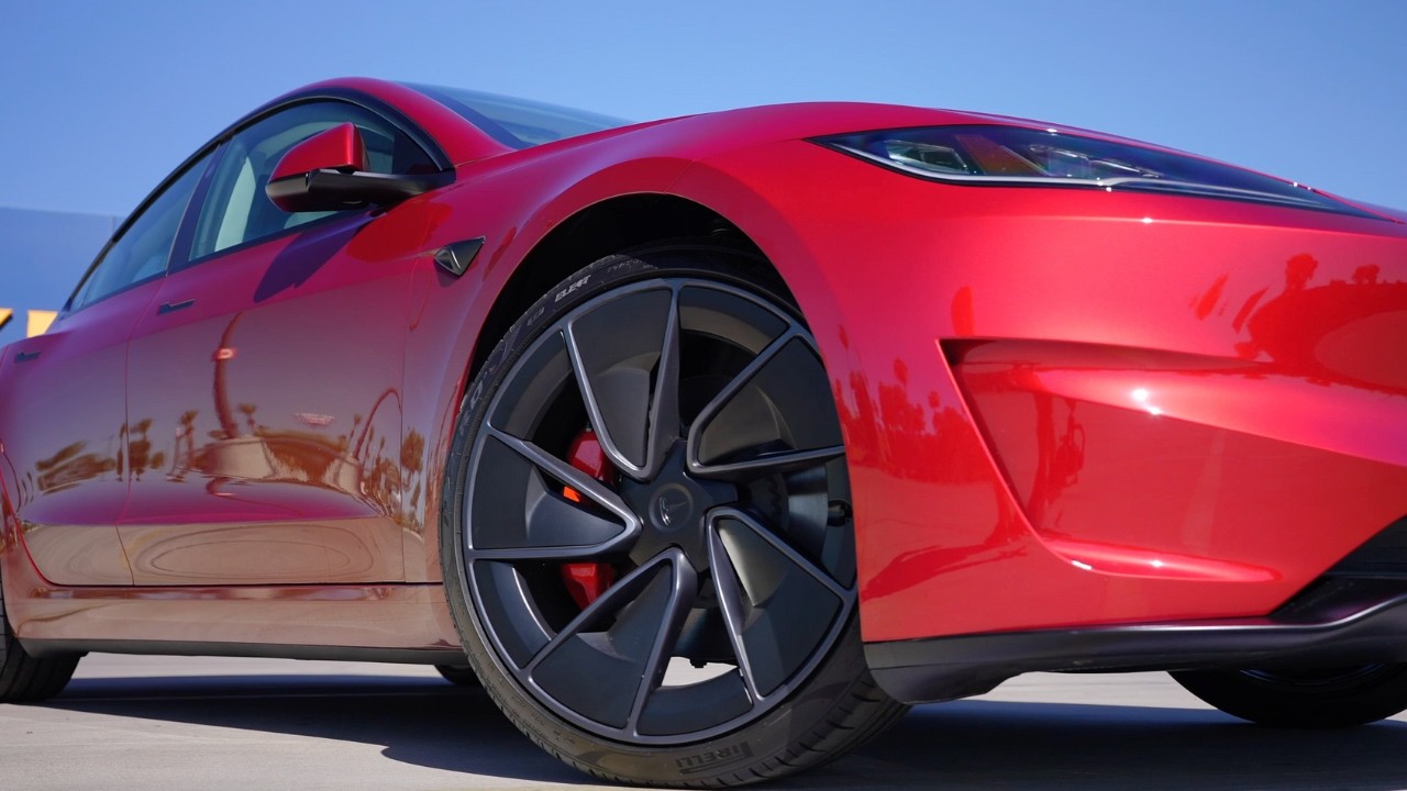 Tesla's Enhanced Model Y Suspension vs NEW Performance Suspension ...