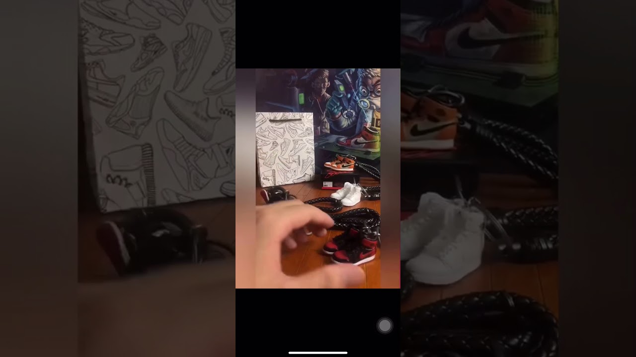 New giveaway！so cute 3d aj key chain！ How to win：https://gleam.io/8Qjt1 ...