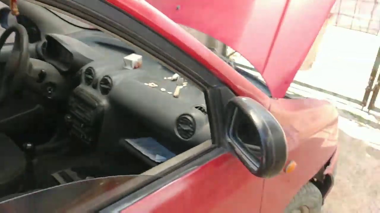 POR QUE UN CARRO SACA HUMO AZUL POR EL ESCAPE - YouTube