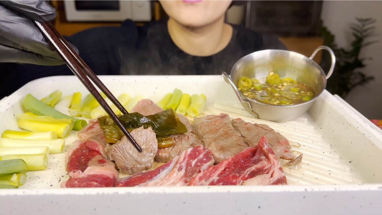뜨거운 불판위에 소고기 먹방~🥩🥩🥩Beef Mukbang~ - YouTube