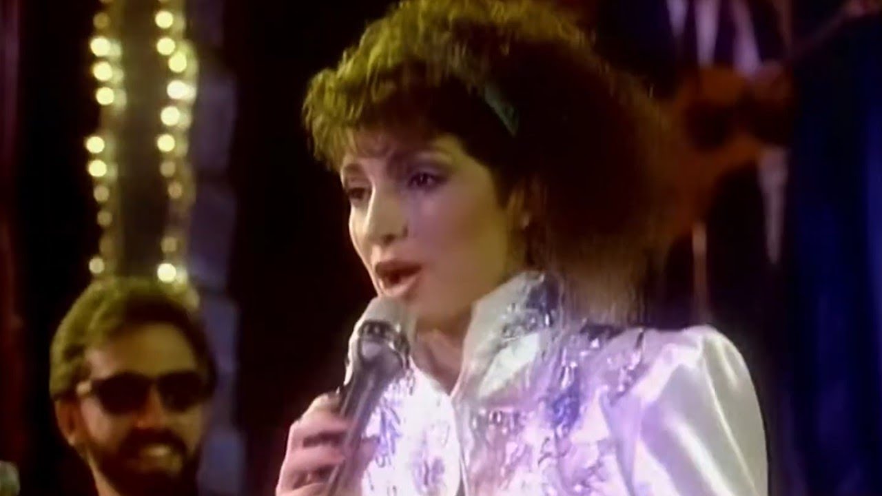 CONGA - Gloria Estefan y Miami Sound Machine (1985) | Subtítulos inglés ...