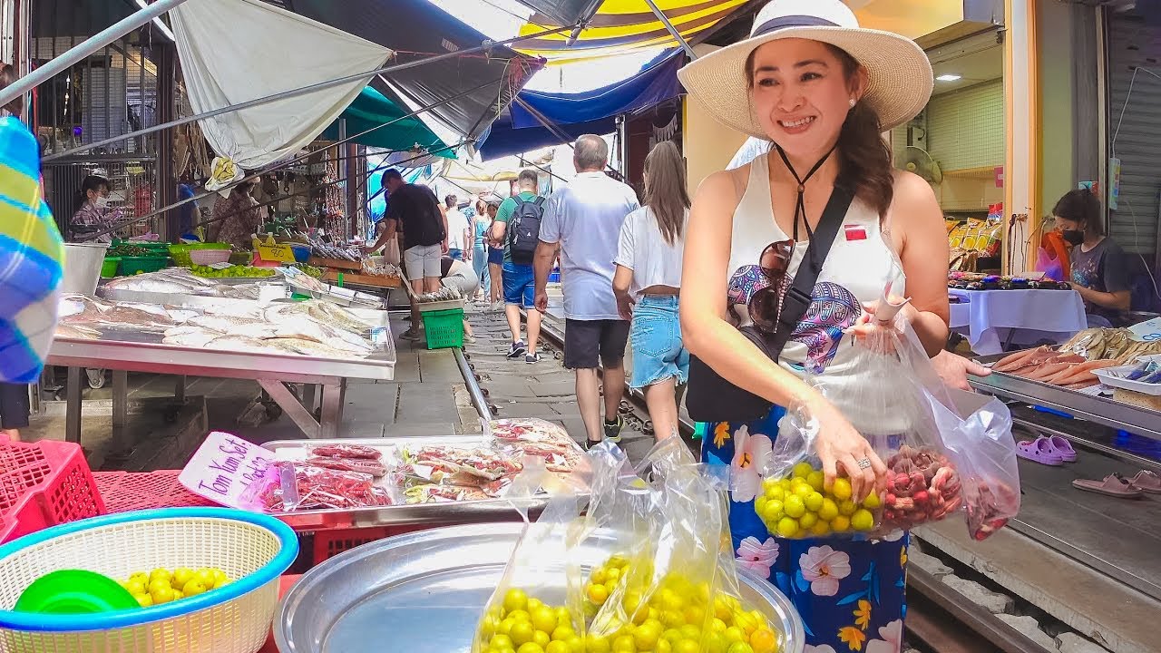Nguy Hiểm Nhất!! Nhóm Chợ Trên Đường Rày Xe Lửa Bangkok!! || Thailand’s ...