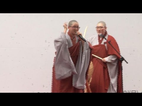 South Korean Buddhist monks and nuns 'rap' the prayer - YouTube