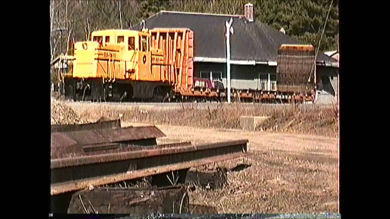 Operating GE 44 Tonner on the Claremont & Concord Railroad 03/29/1990 ...