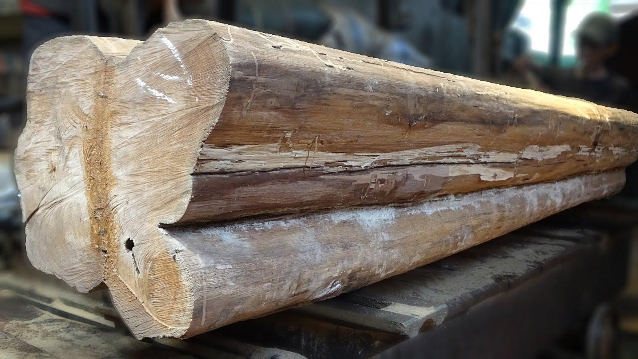 Serat Lurus dan Mulus !! Proses Belah Tebal Kayu Jati Berkualitas - YouTube