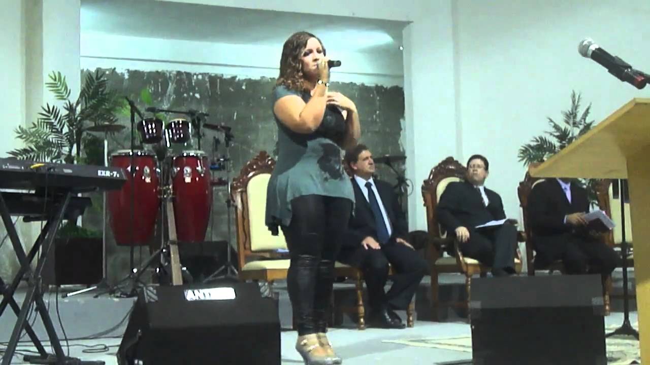 Amanda Neuman cantando 'É Assim que eu Quero te Adorar' - Caruaru-PE ...