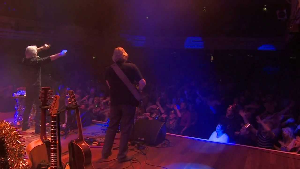 Ray Jackson's Legendary Lindisfarne Christmas Shows - 2013 - YouTube