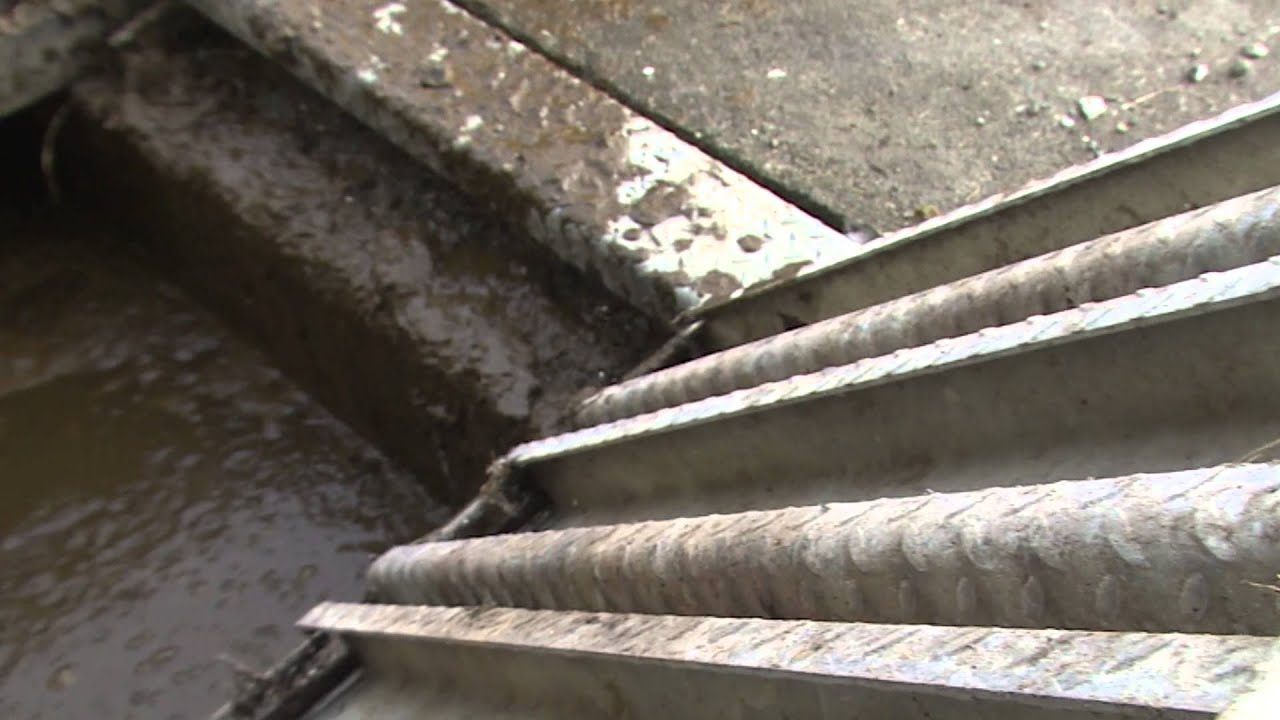 Slurry tank near drowning - YouTube