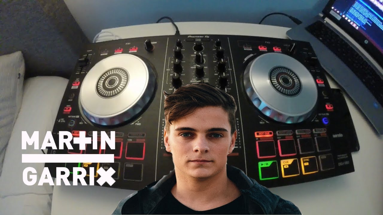 My first live mix | Martin Garrix 2017 (Pioneer DDj SB2) - YouTube