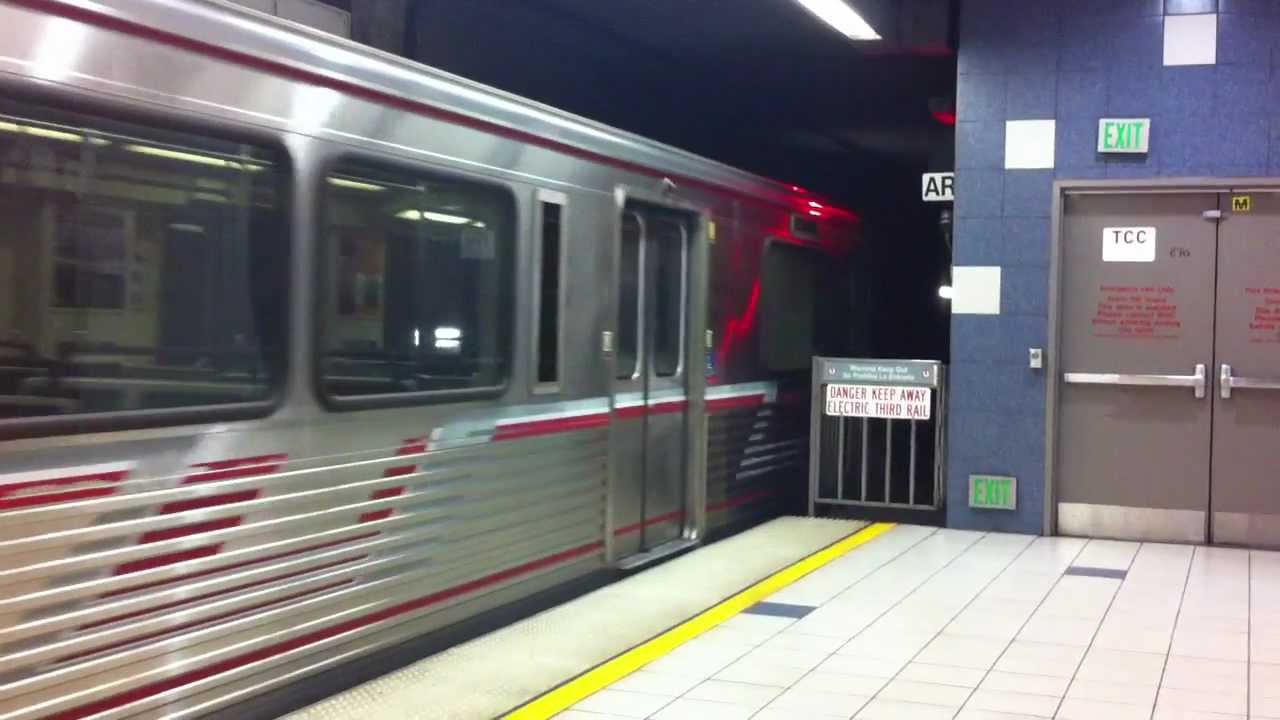 Metro Red Line arriving at Universal City 2/22/2013 - YouTube