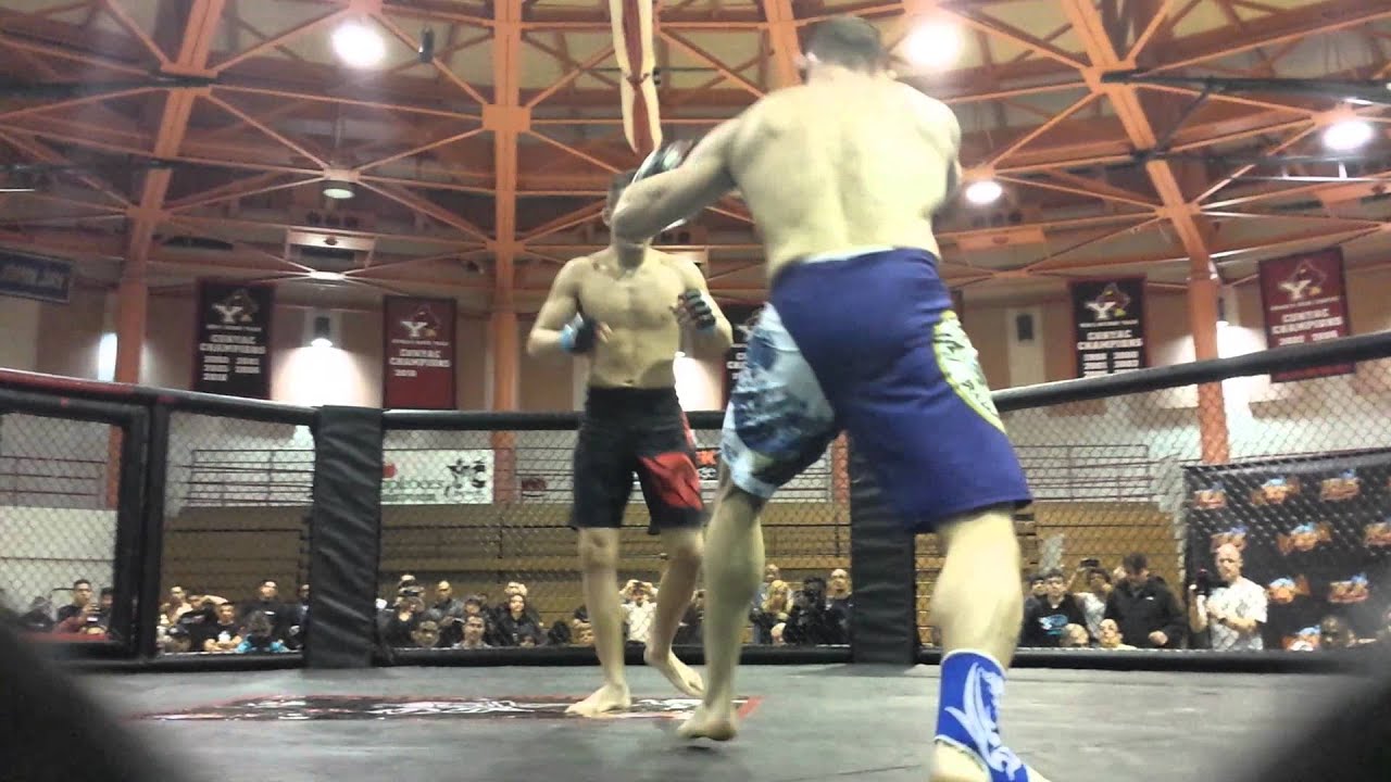 James Gonzalez vs Tito Hartz - YouTube