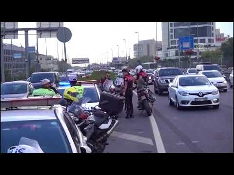 Motosikletli polisler kaza yaptı!