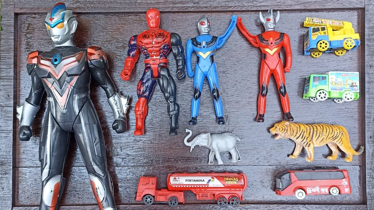 Menemukan mainan robot ultramen zero,spidermen,mobil pertamina,gajah ...