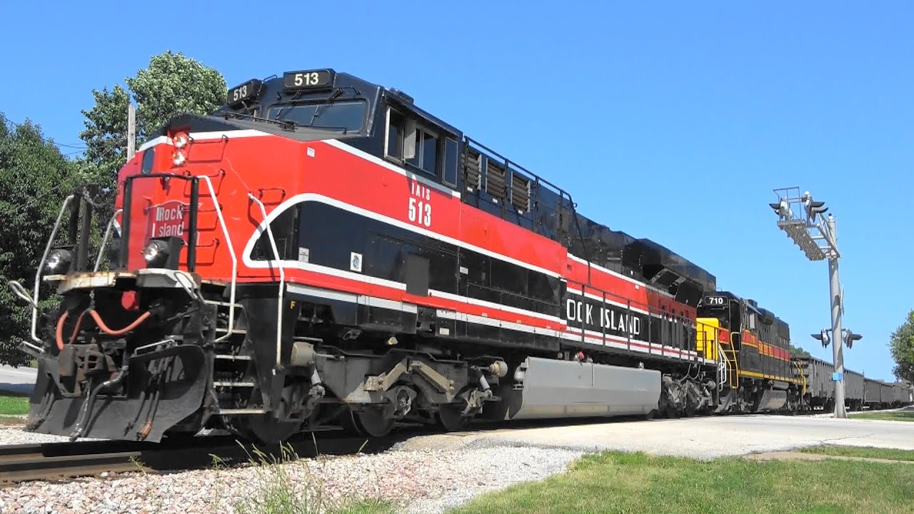 IAIS 513 Leads a Freight, Davenport, IA, 8/2/22 - YouTube
