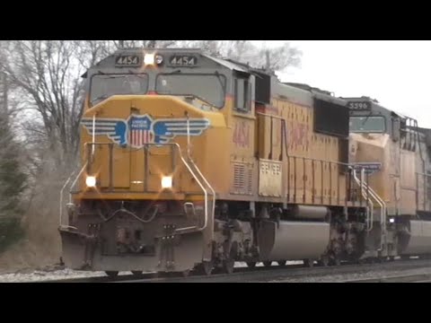 UP 4454 leads I132 through Terre Haute, IN - YouTube
