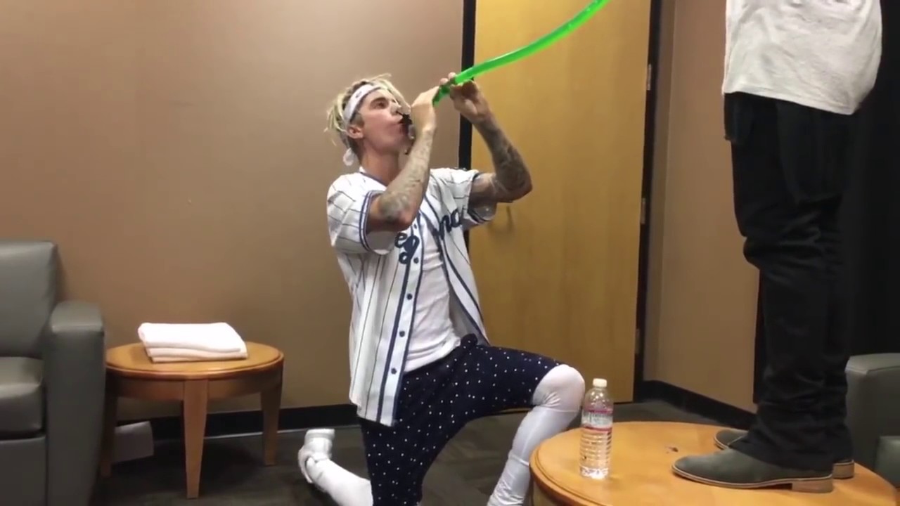Justin Bieber First Beer Bong With Post Malone - YouTube