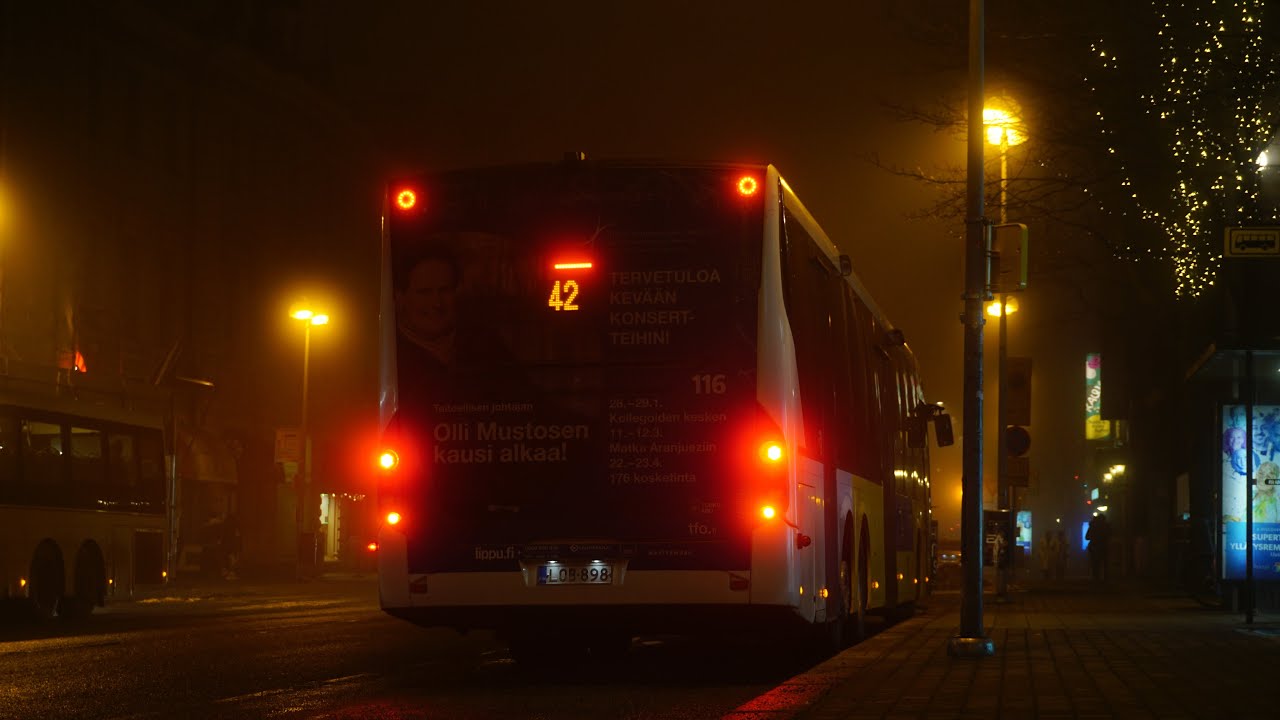 Föli-busseja sumuisessa Turun keskustassa / Föli buses in the foggy ...