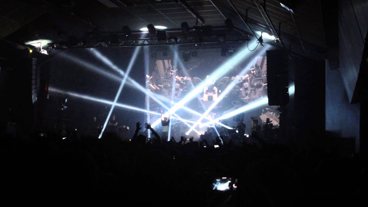 Woodkid - Volcano @La Médoquine / Bordeaux - YouTube