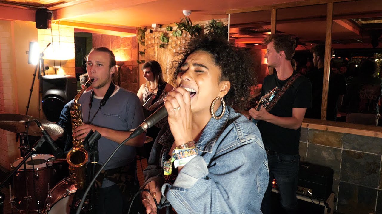 Shannon B - 'Berlin', live at the Mango Basement Jam - YouTube