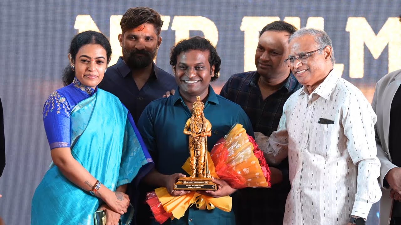Kalavedika NTR Film Awards | Best Comedian Racha Ravi | Silver Screen ...