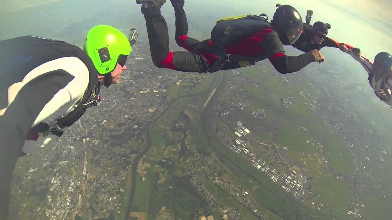 Tokyo skydiving club Fun Jump 5way - YouTube