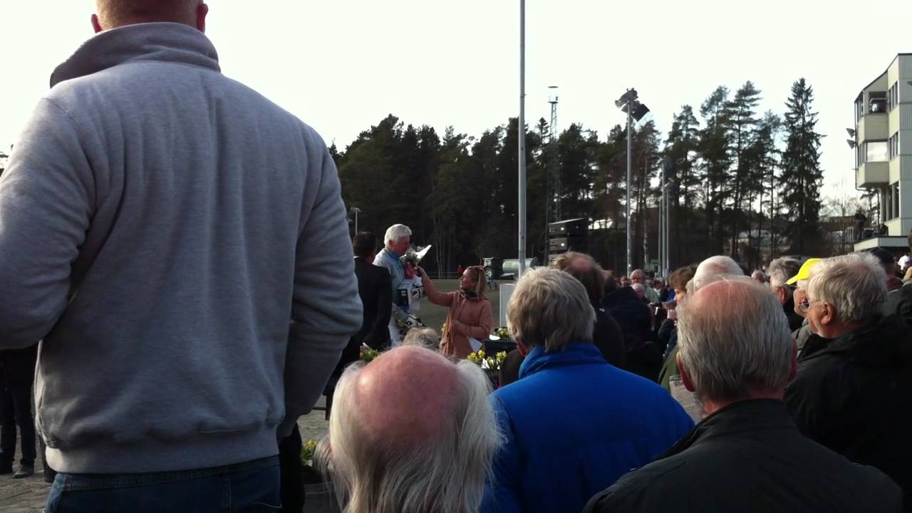 Jan Martin Bjerring vinner med Moe Svarten under Påsketravet - YouTube