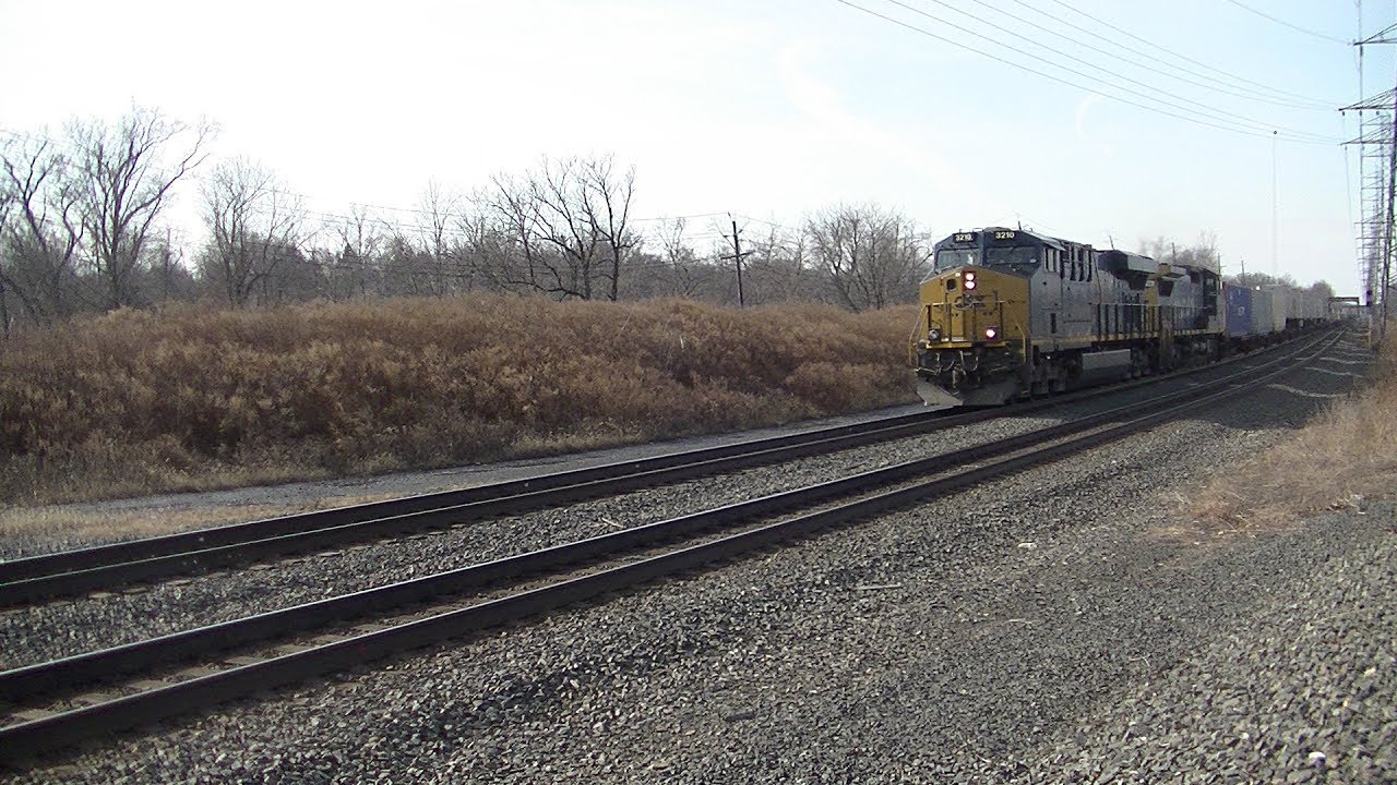 Friendly Engineer on a CSX mixed freight train - YouTube