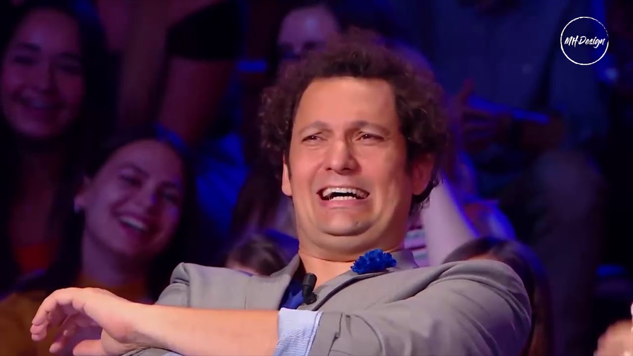 Un africain Strauss Serpent représente l’Afrique à incroyable talent ...