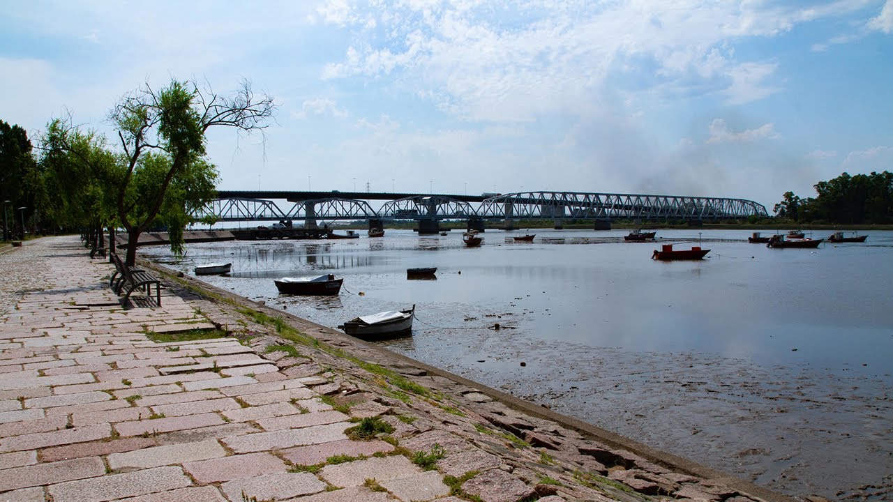 Río Santa Lucía se encuentra en una situación de poco caudal de agua a ...